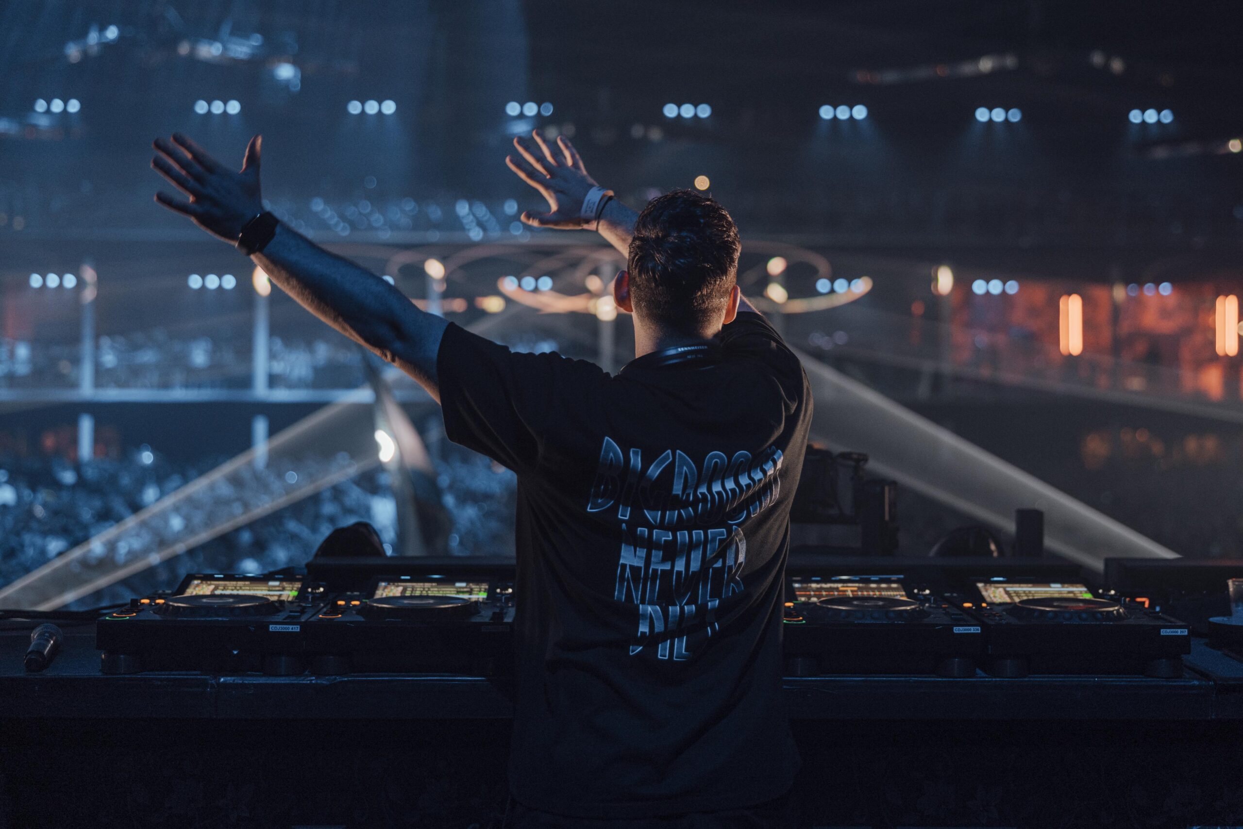 Hardwell Tomorrowlandで予告通りスローバックセットを披露 | EDM MAXX - EDM情報マガジン